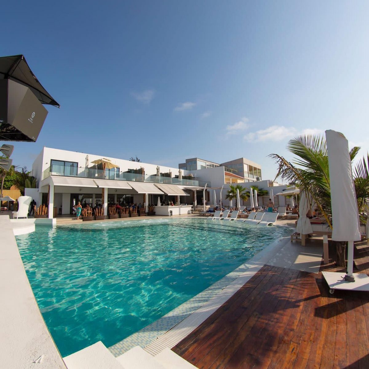 Lookal Beach Club: Luxo e praia num só lugar - Welcome to Angola